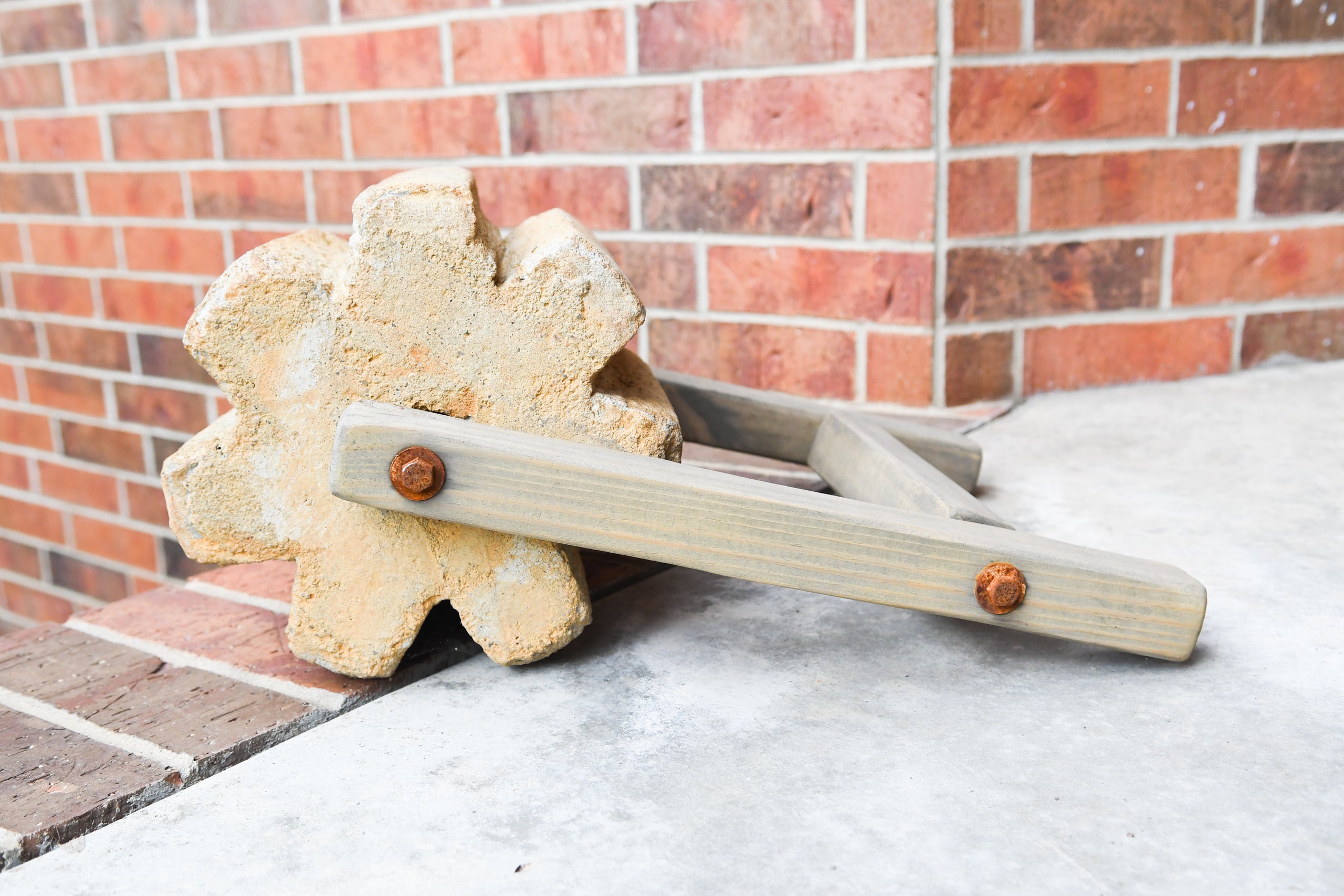 Yard Landscaping Threshing Stone in Concrete | BCWA Market Online